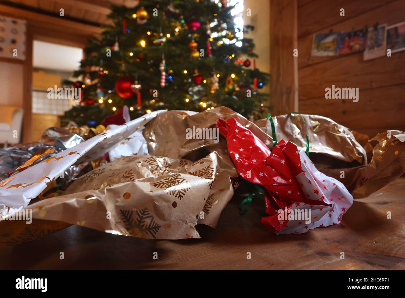 Unwrapped christmas presents hi-res stock photography and images - Alamy