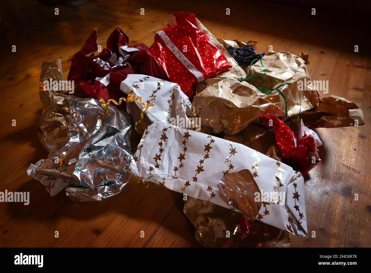 Unwrapped christmas presents hi-res stock photography and images - Alamy