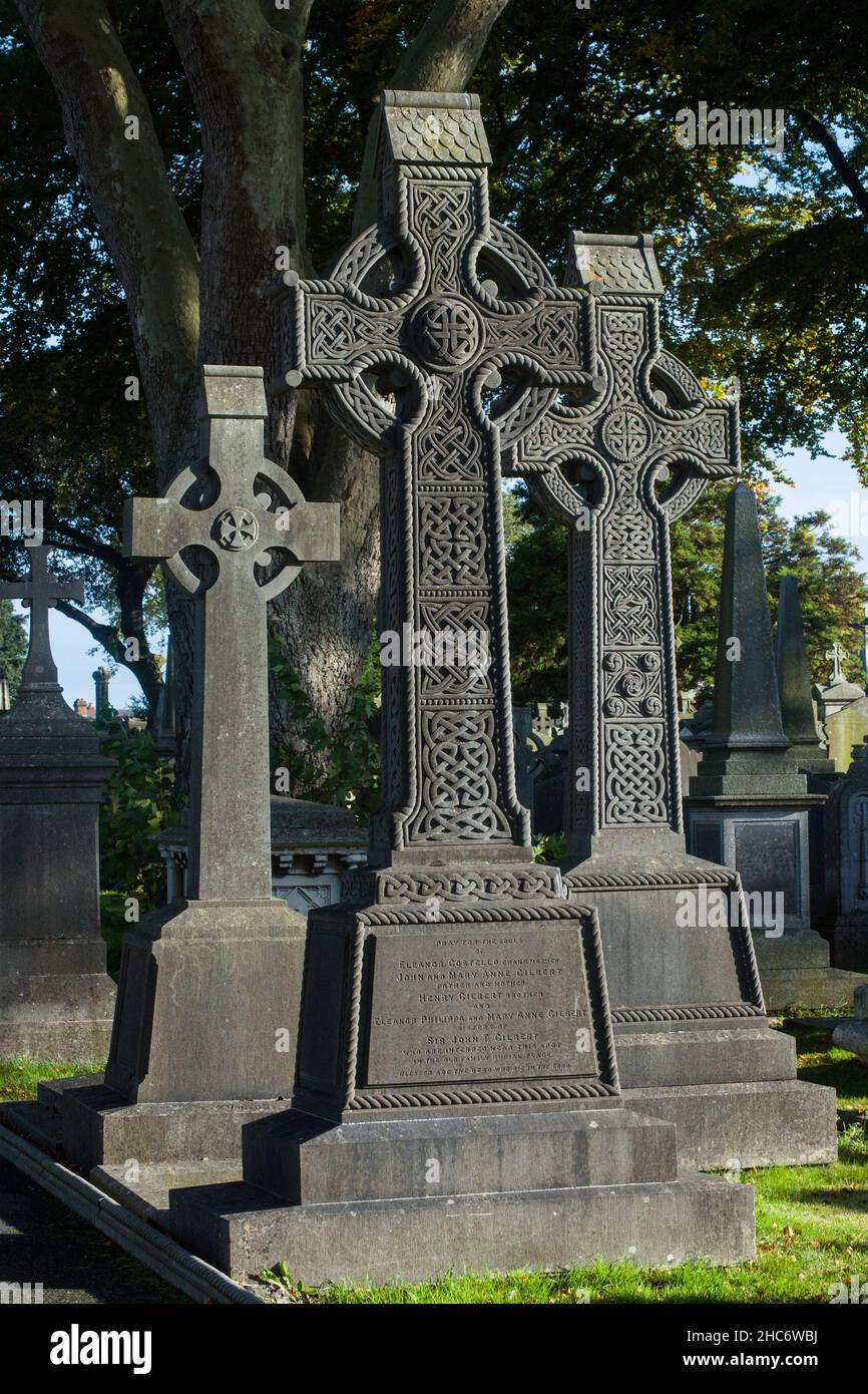 OPIS: Glasnevin Cementery, Dublin through the lens , walking around the ...