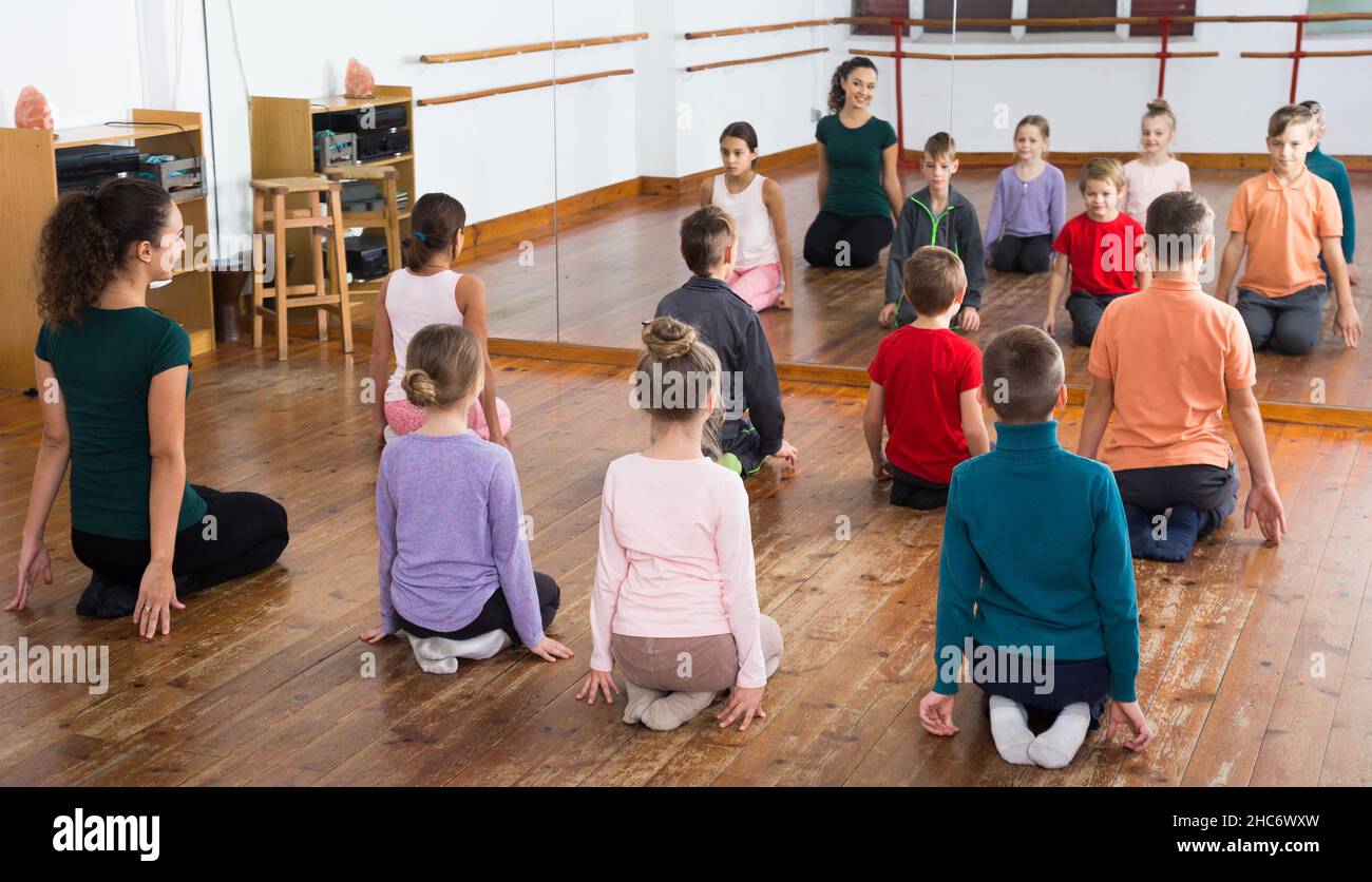 Freestyle dance class hi-res stock photography and images - Alamy
