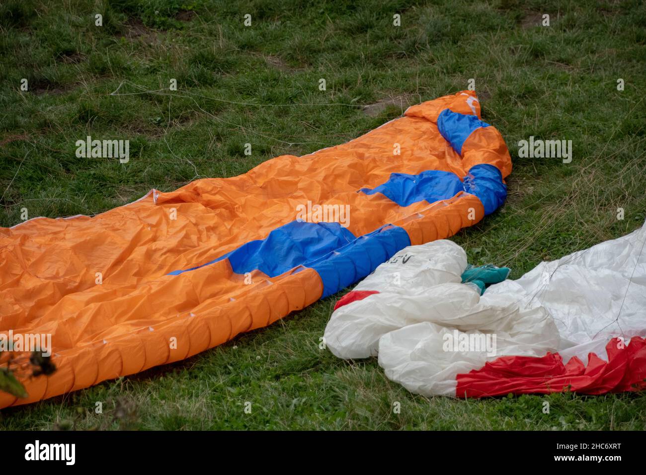 Parachutes fly in high mountains hi-res stock photography and images ...