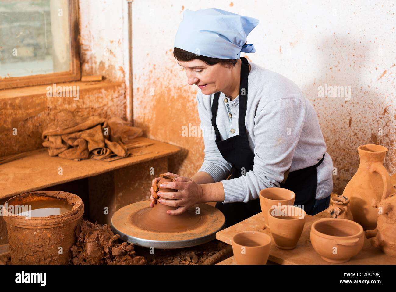 Potter at work Stock Photo - Alamy