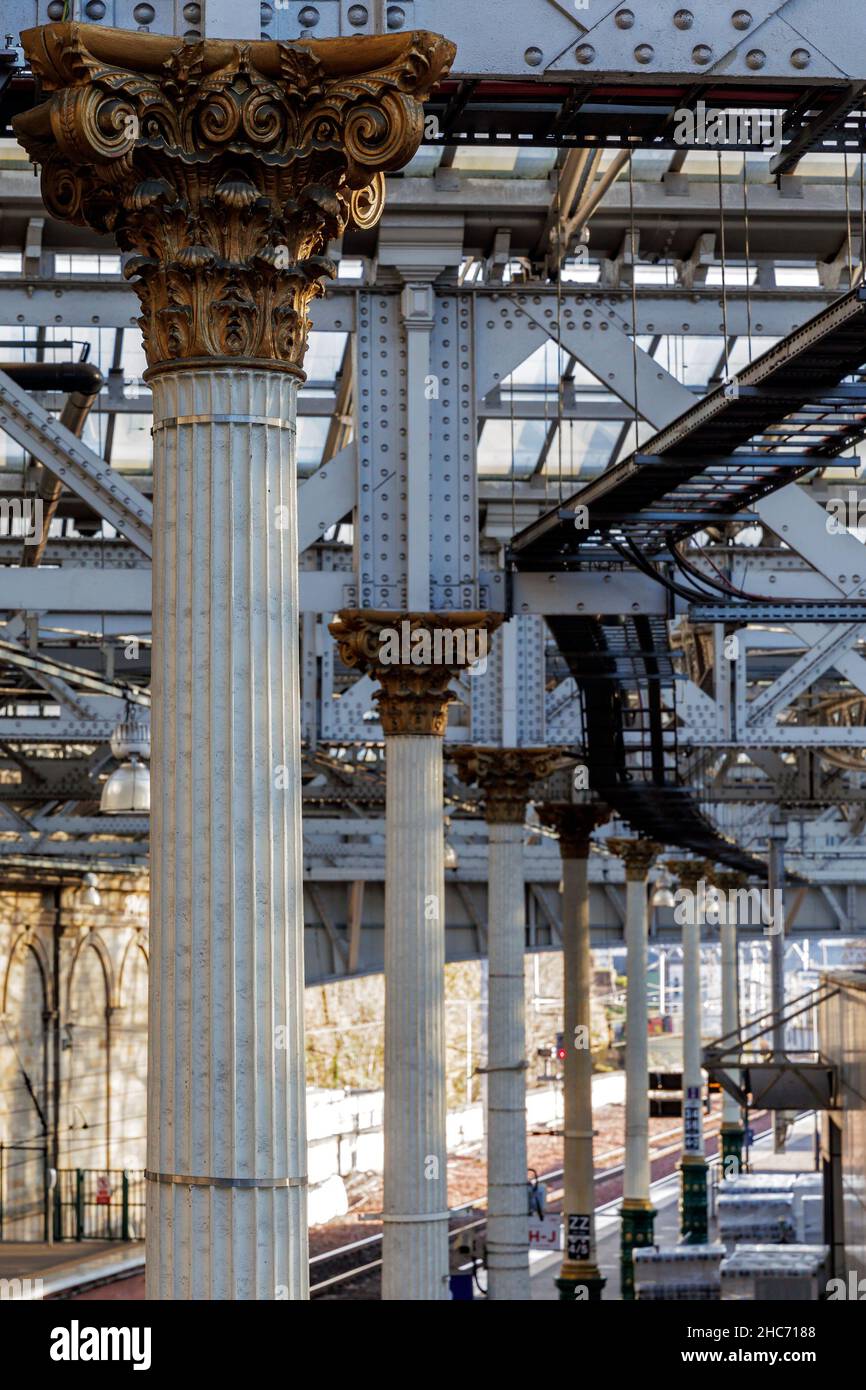 Big columns hi-res stock photography and images - Alamy