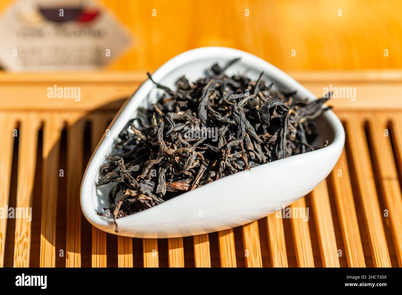 Chinese classic red tea Fengqing Dian Hong in tea presentation vessel ...