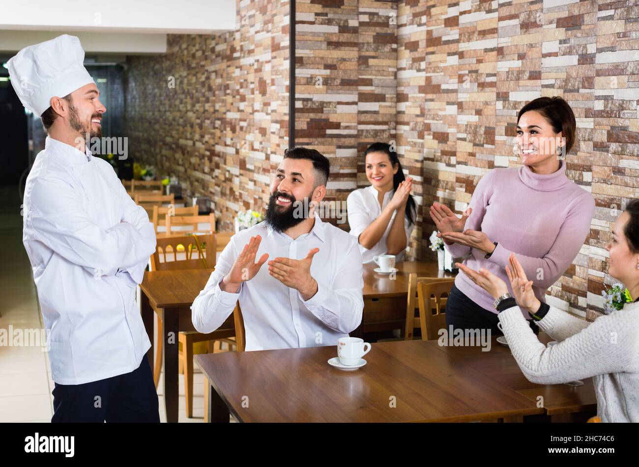 Happy chef listens to praise of the food Stock Photo - Alamy