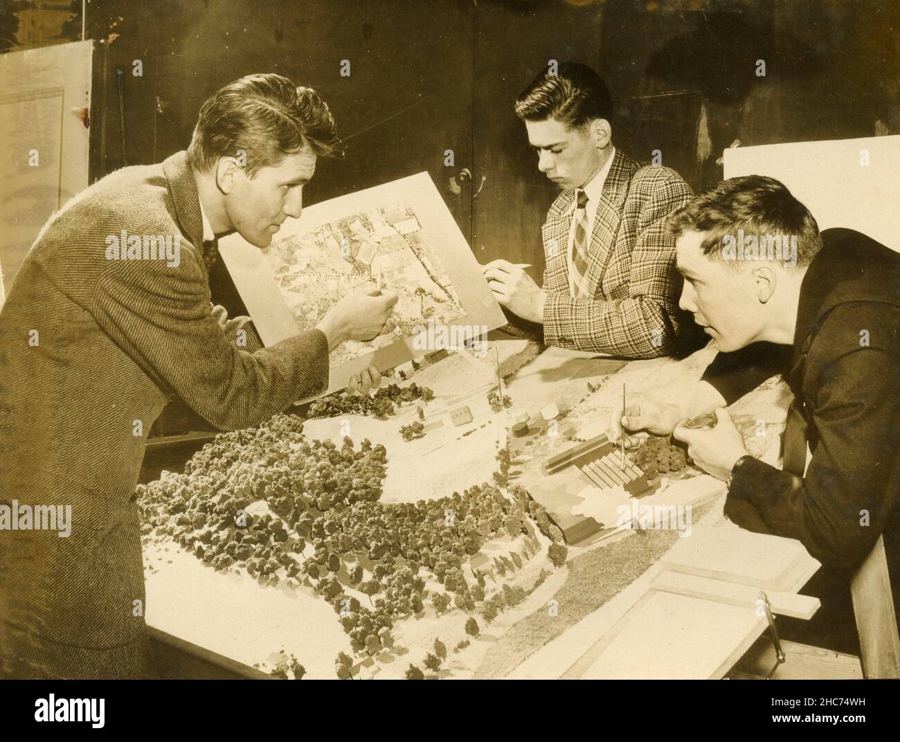 Students working scale model hi-res stock photography and images - Alamy