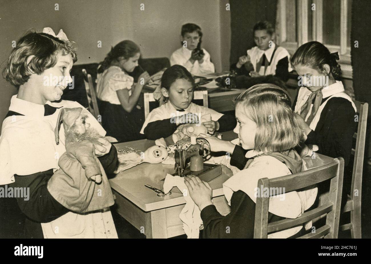 1950s classroom hi-res stock photography and images - Alamy