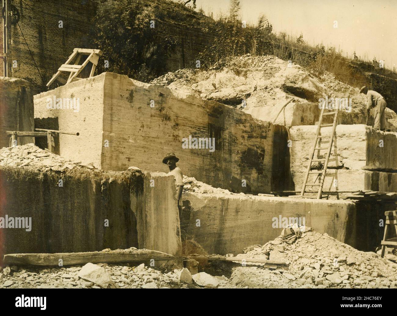 Working quarry hi-res stock photography and images - Alamy