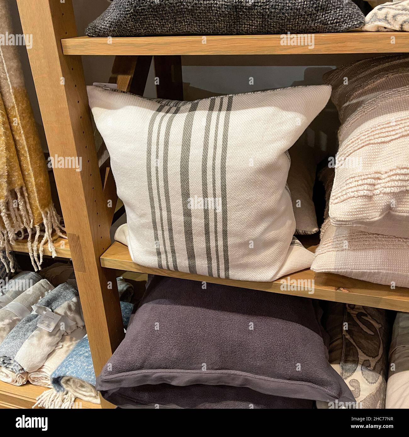 Potterybarn High Resolution Stock Photography and Images - Alamy