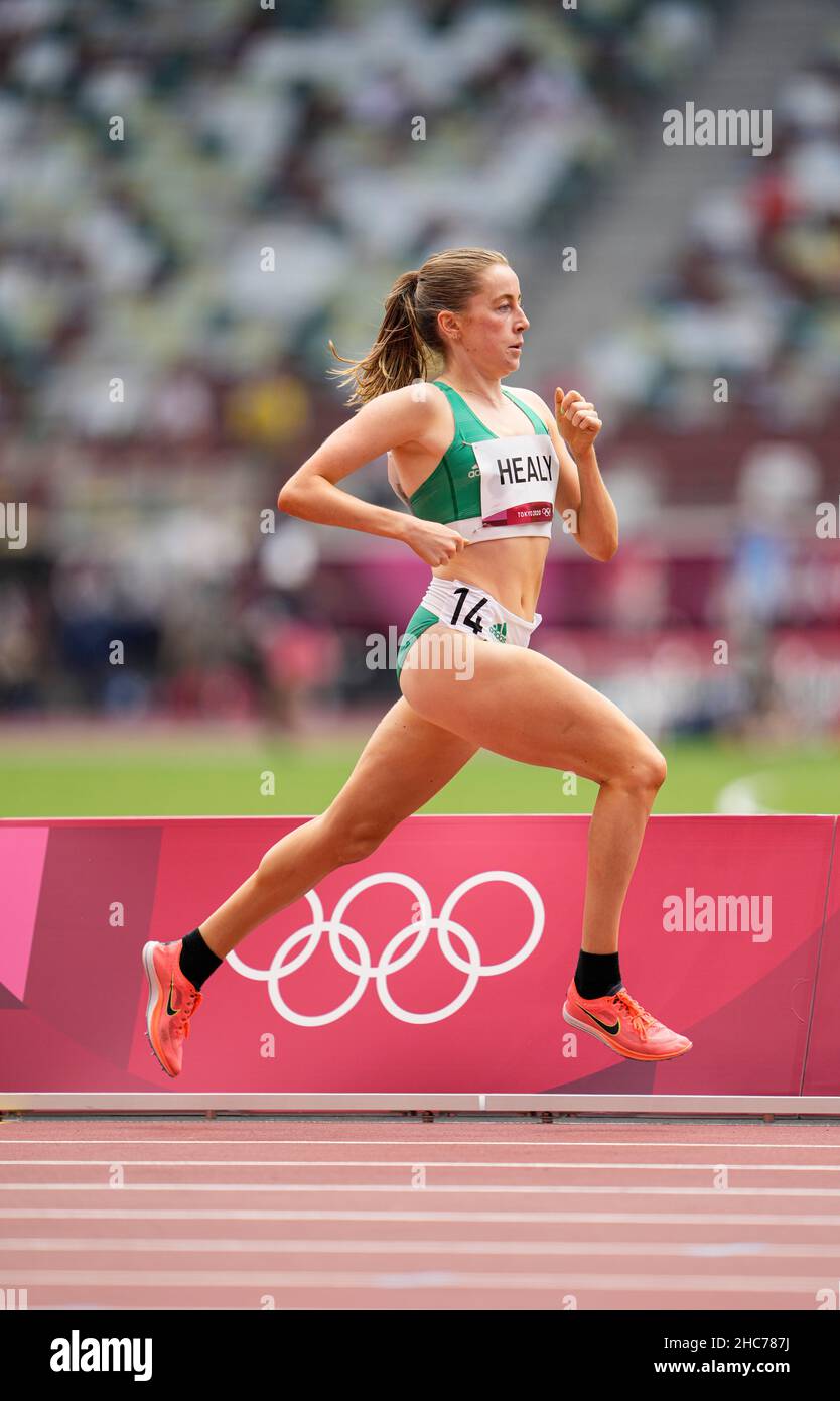 Sarah Healy participating in the 1500 meters with at the Tokyo 2020 ...