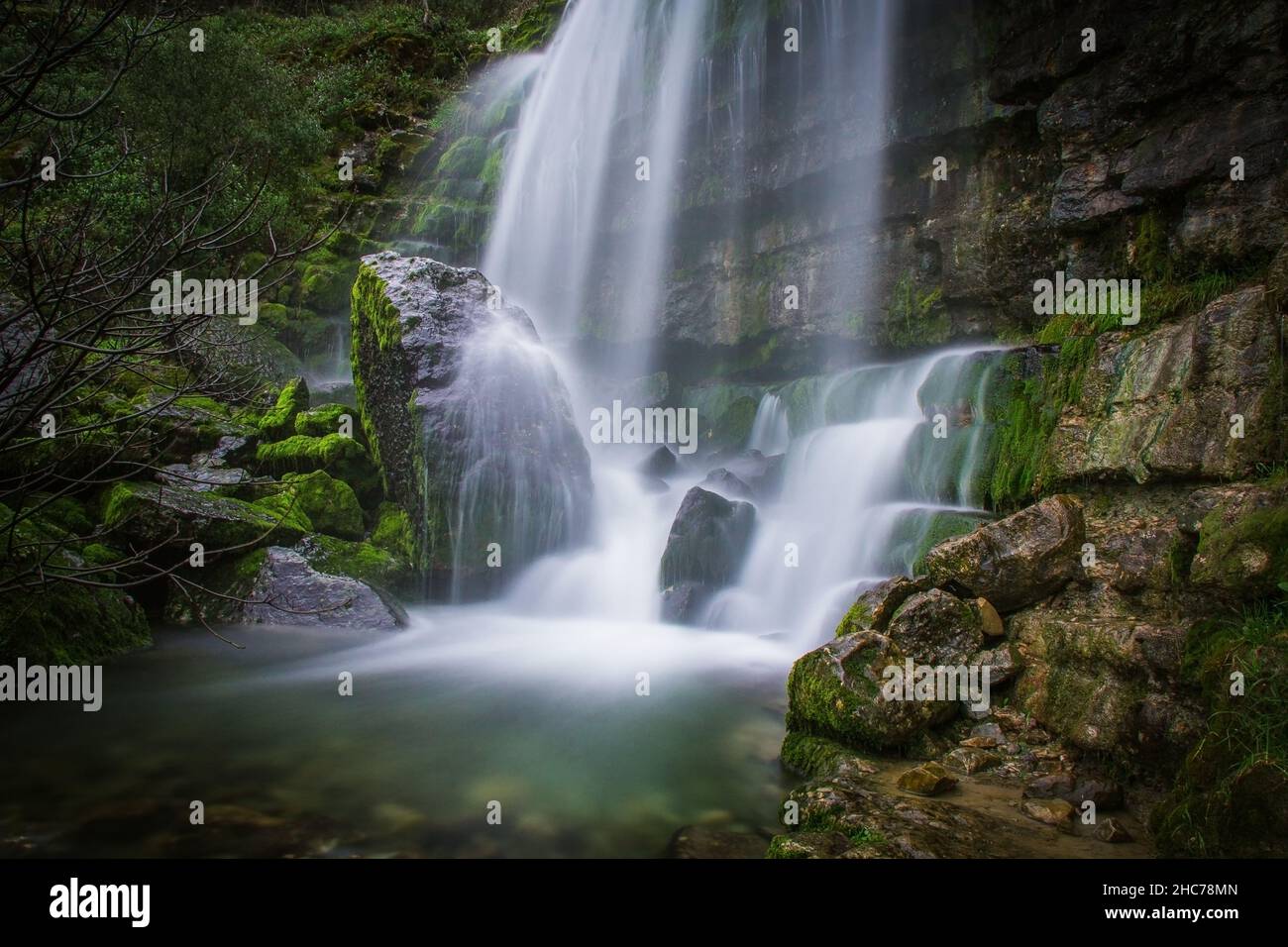 Scenic waterfall in Serra de Aire, Fornea, Portugal Stock Photo - Alamy