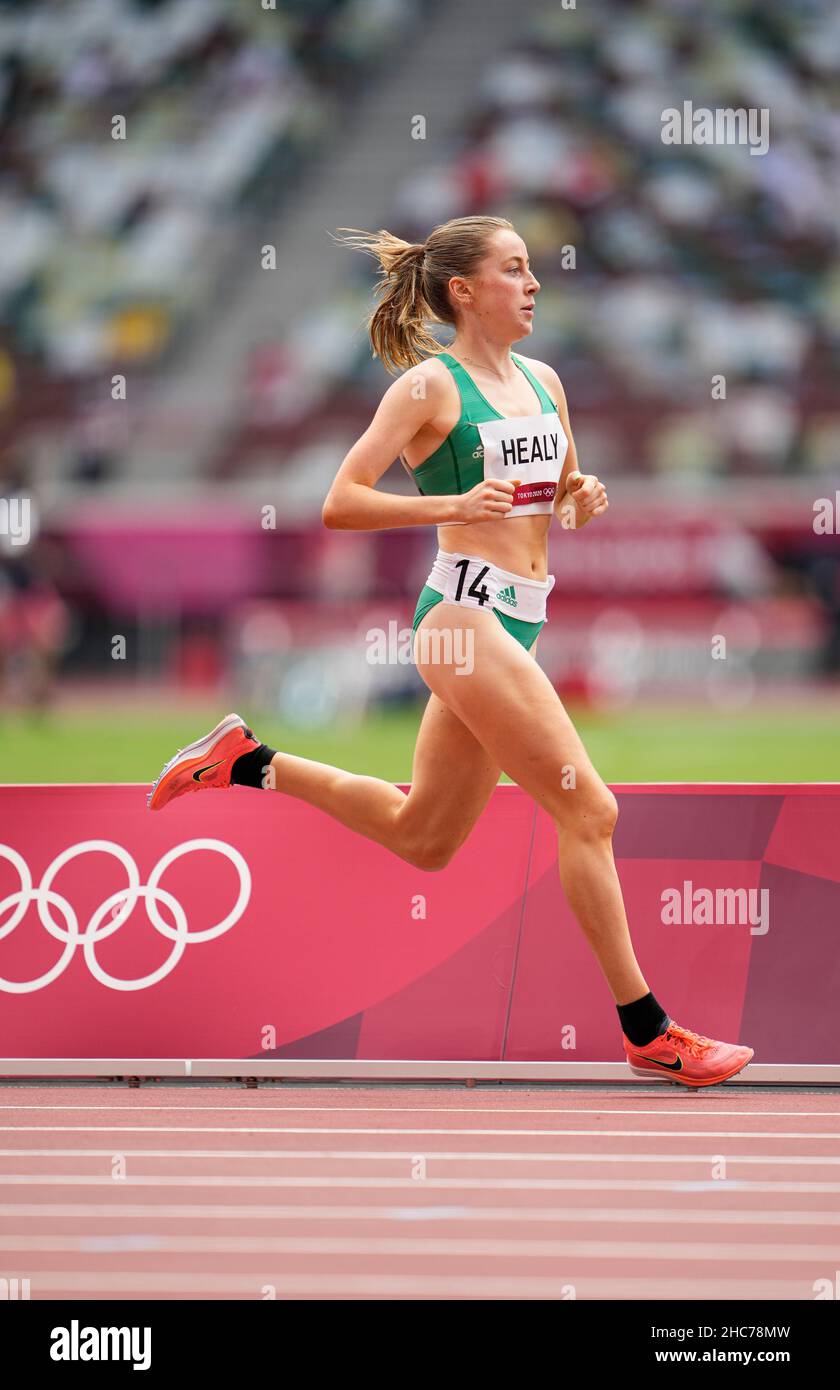Sarah Healy participating in the 1500 meters with at the Tokyo 2020 ...
