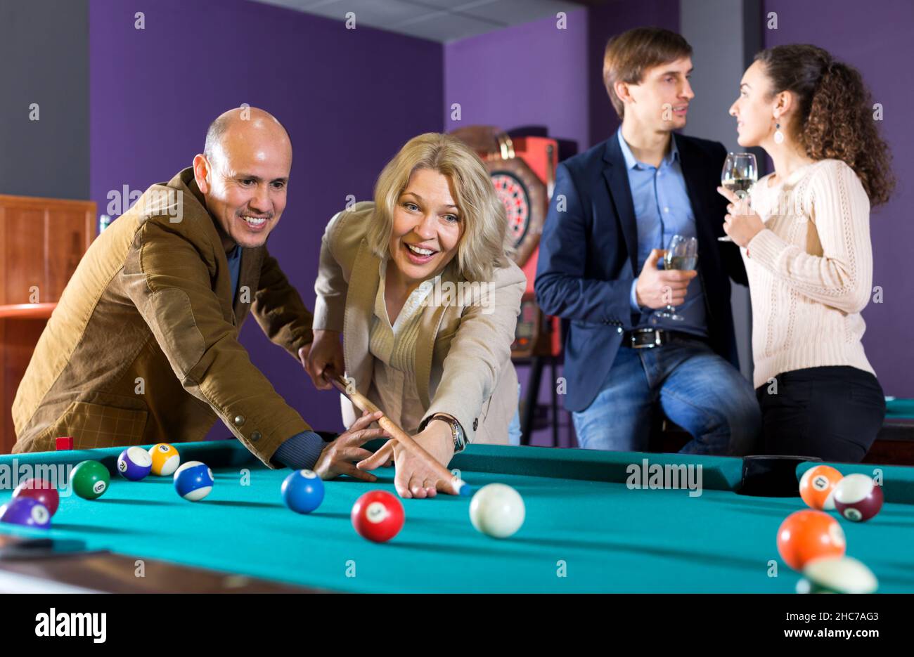 Group of friends playing billiards Stock Photo - Alamy