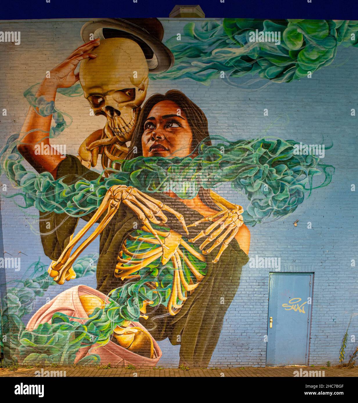 Skeleton graffiti hi-res stock photography and images - Alamy