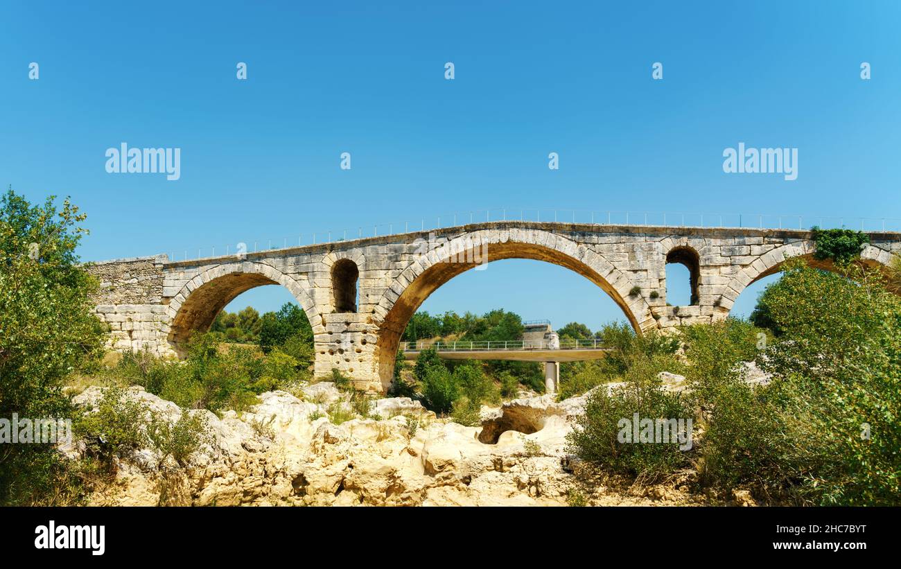 An image of the bridge Pont Julien France Stock Photo - Alamy