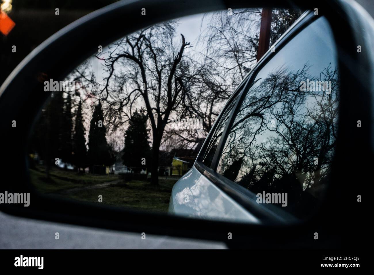 Car reflected in water hi-res stock photography and images - Alamy
