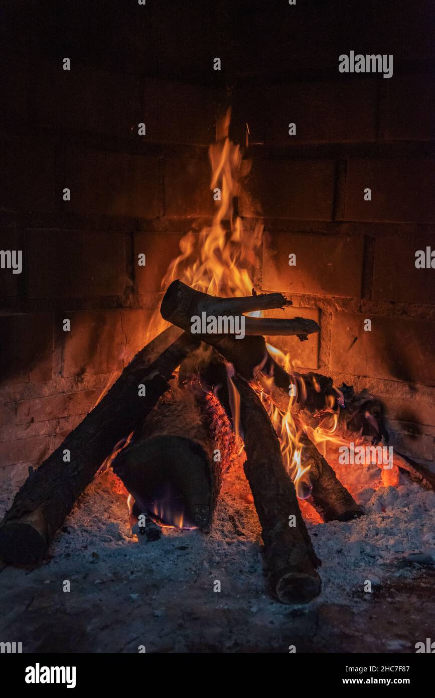 Several logs of wood burning in a home fireplace Stock Photo - Alamy