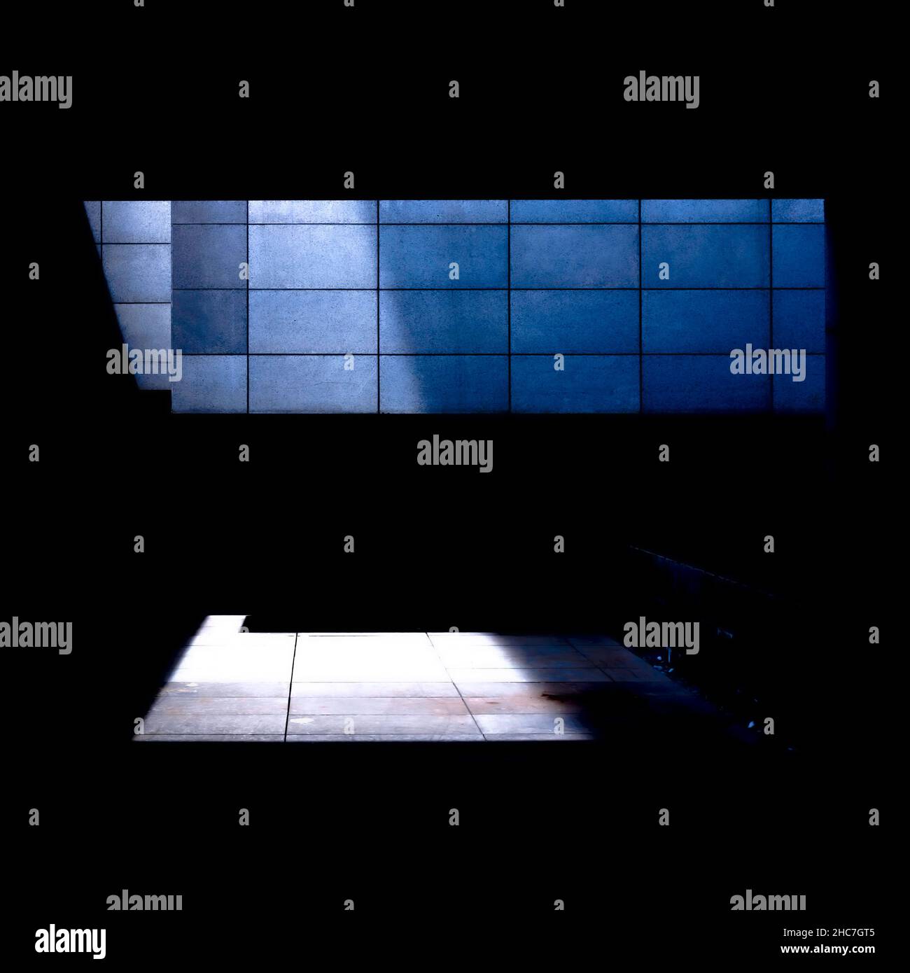Light falling on the angle of a wall on dark background Stock Photo - Alamy