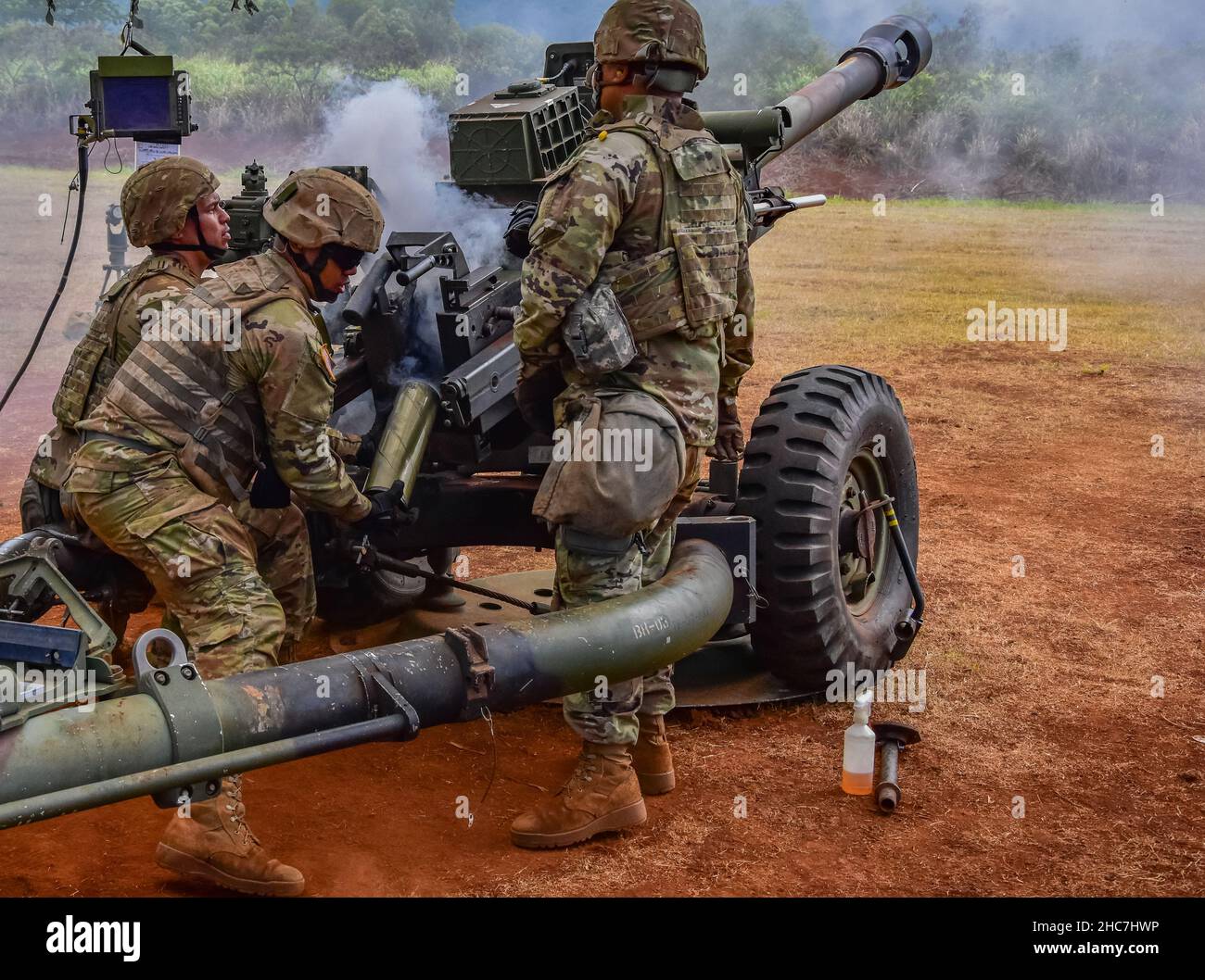 Hawaii Army National Guard (HIARNG) Soldiers with Bravo Battery, 1st Battalion, 487th Field ...