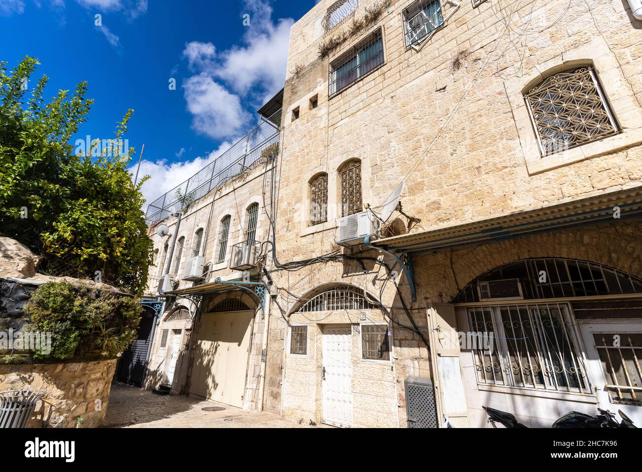 Beautiful view of the traditional old houses in Jerusalem, Isra Stock ...