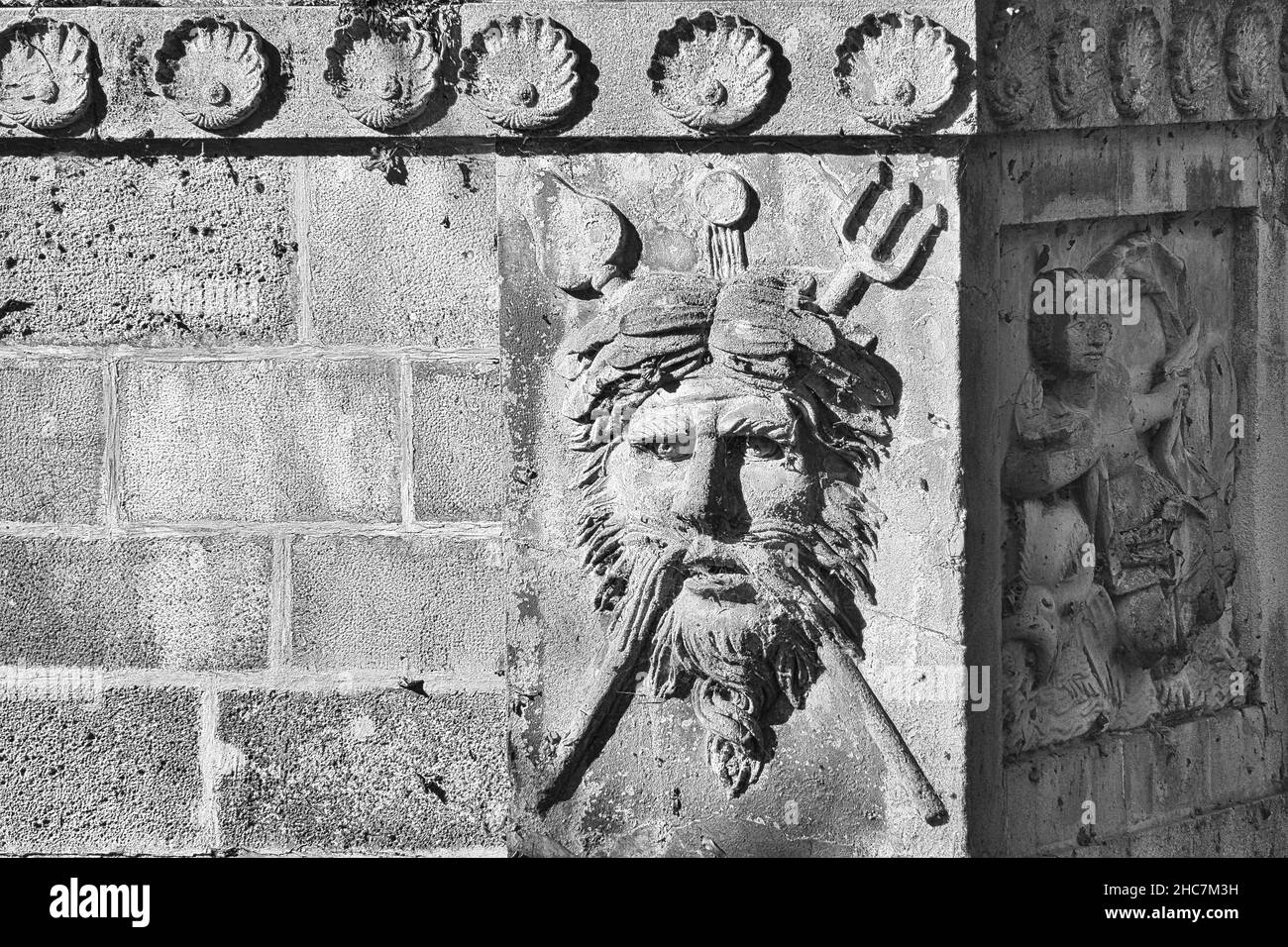 Mascaron stone face hi-res stock photography and images - Alamy