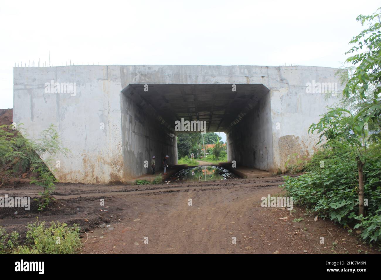 building a water channel that serves to drain water to the destination ...