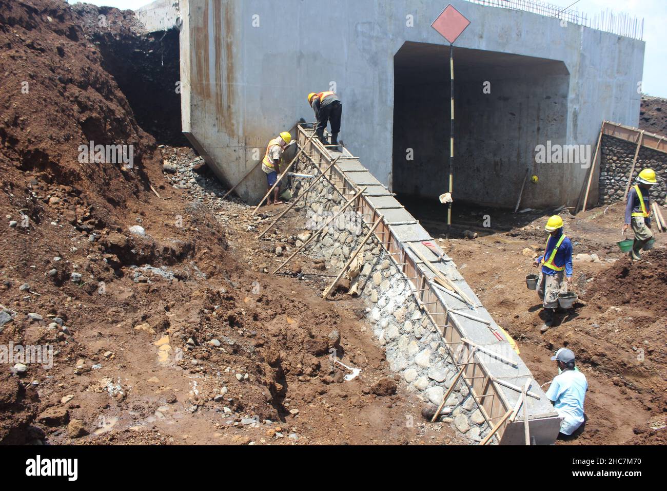 building a water channel that serves to drain water to the destination ...