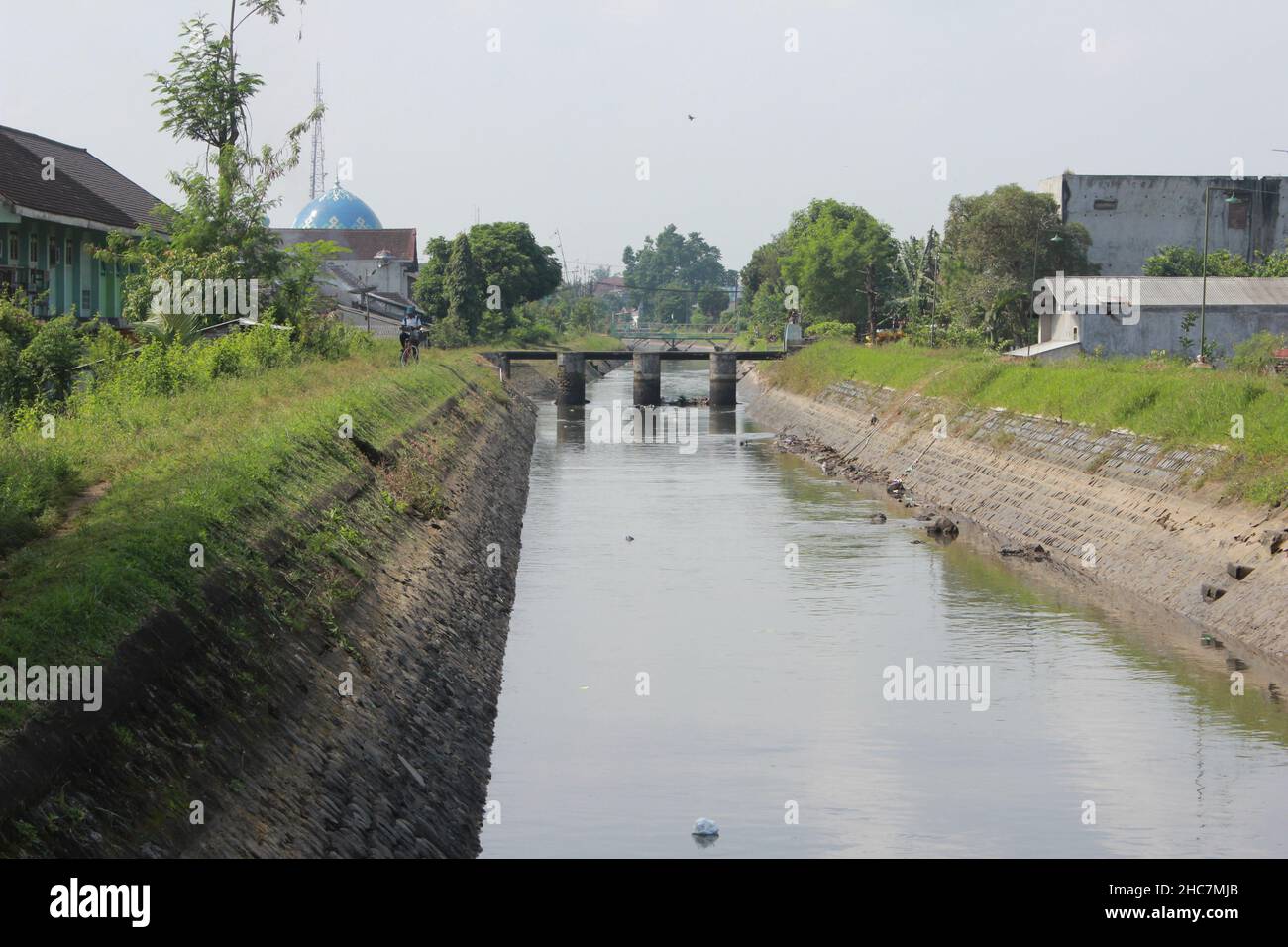 building a water channel that serves to drain water to the destination ...