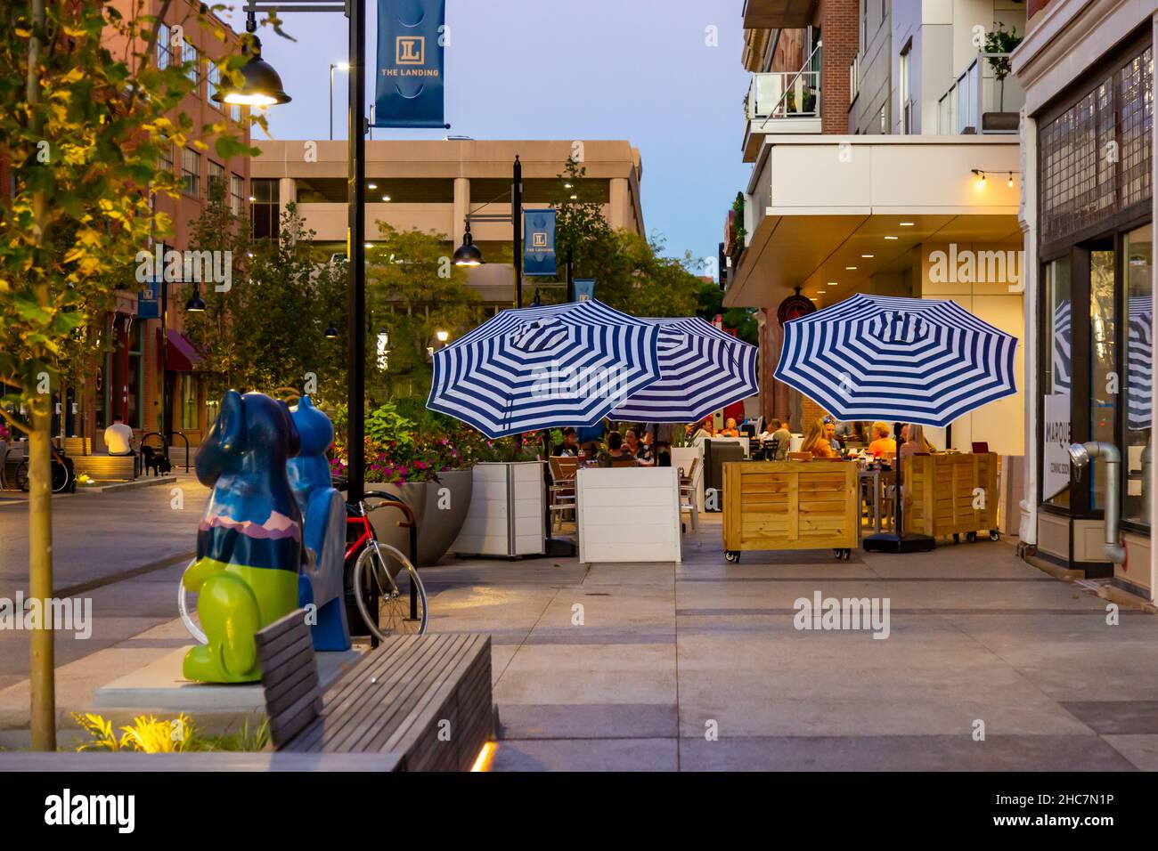 Mercado restaurant hi-res stock photography and images - Alamy
