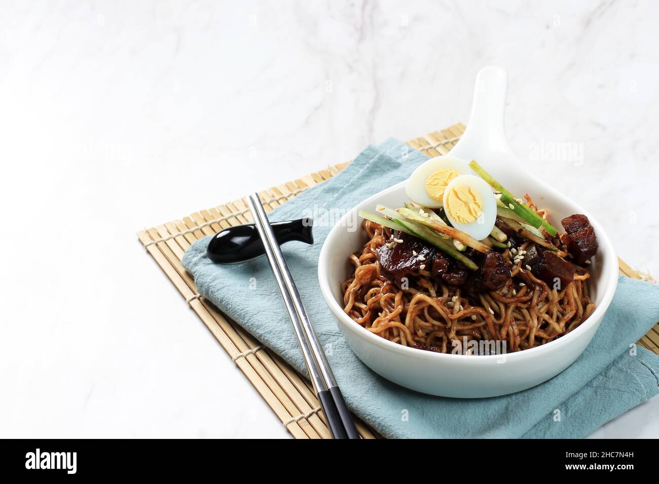 Noddle chopsticks hi-res stock photography and images - Alamy