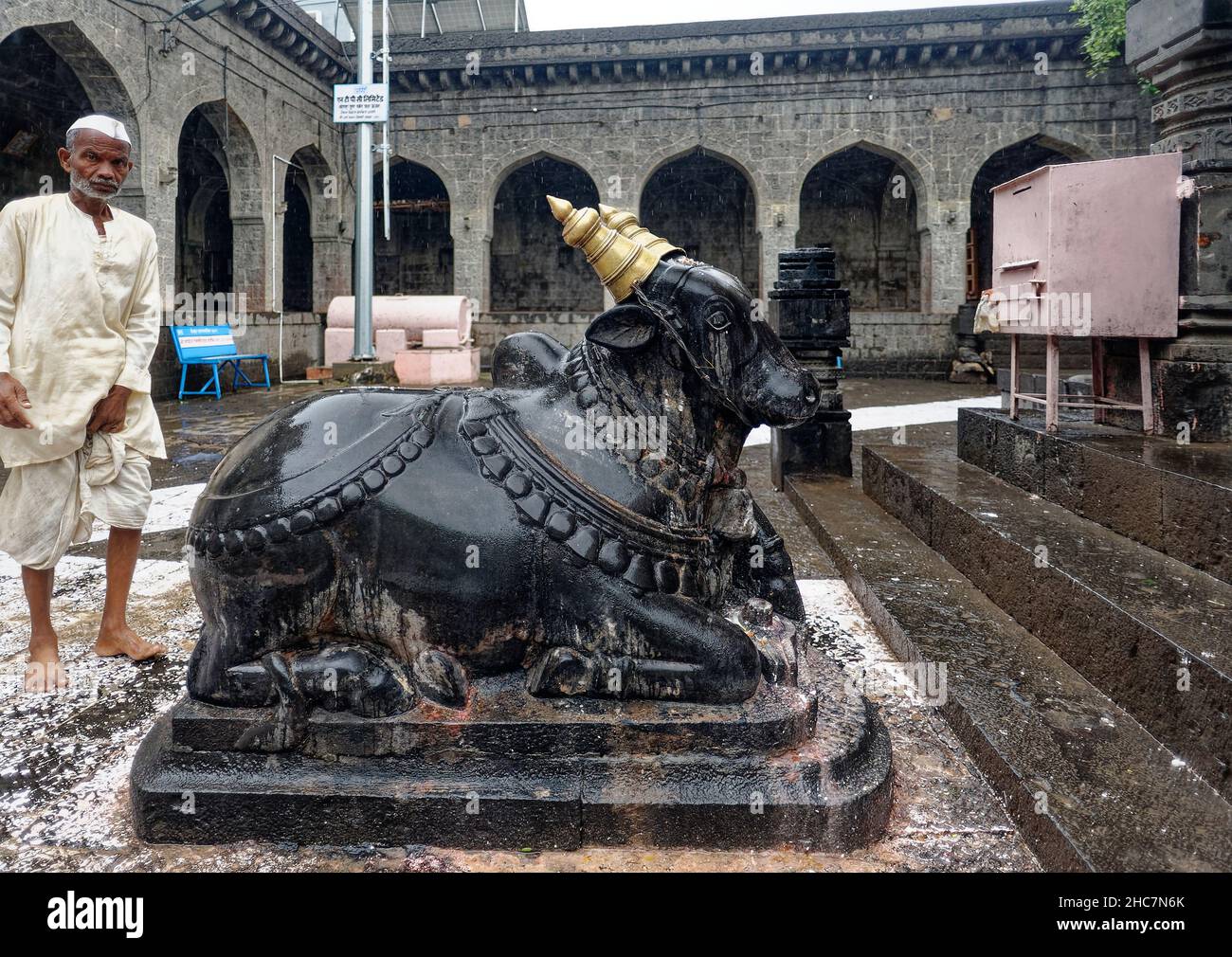 Statue of Nandi(Bull) Hindu religious symbol Stock Photo - Alamy