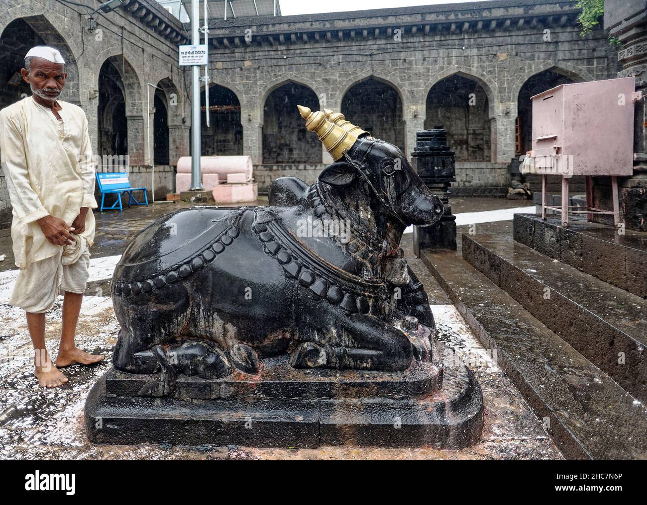 Statue of Nandi(Bull) Hindu religious symbol Stock Photo - Alamy