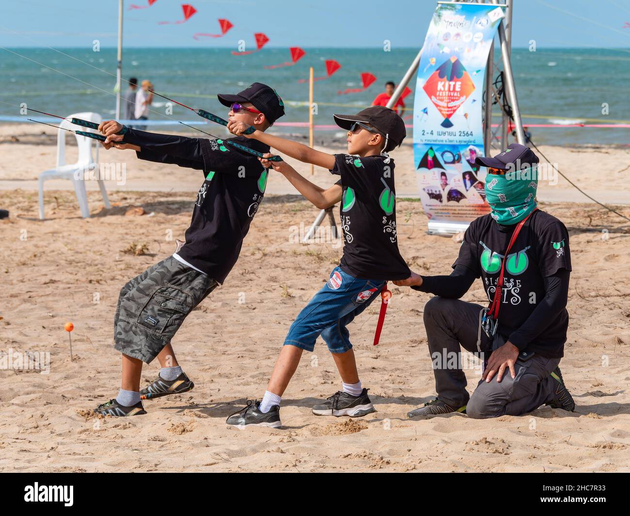 Asian people flying kite hi-res stock photography and images - Alamy