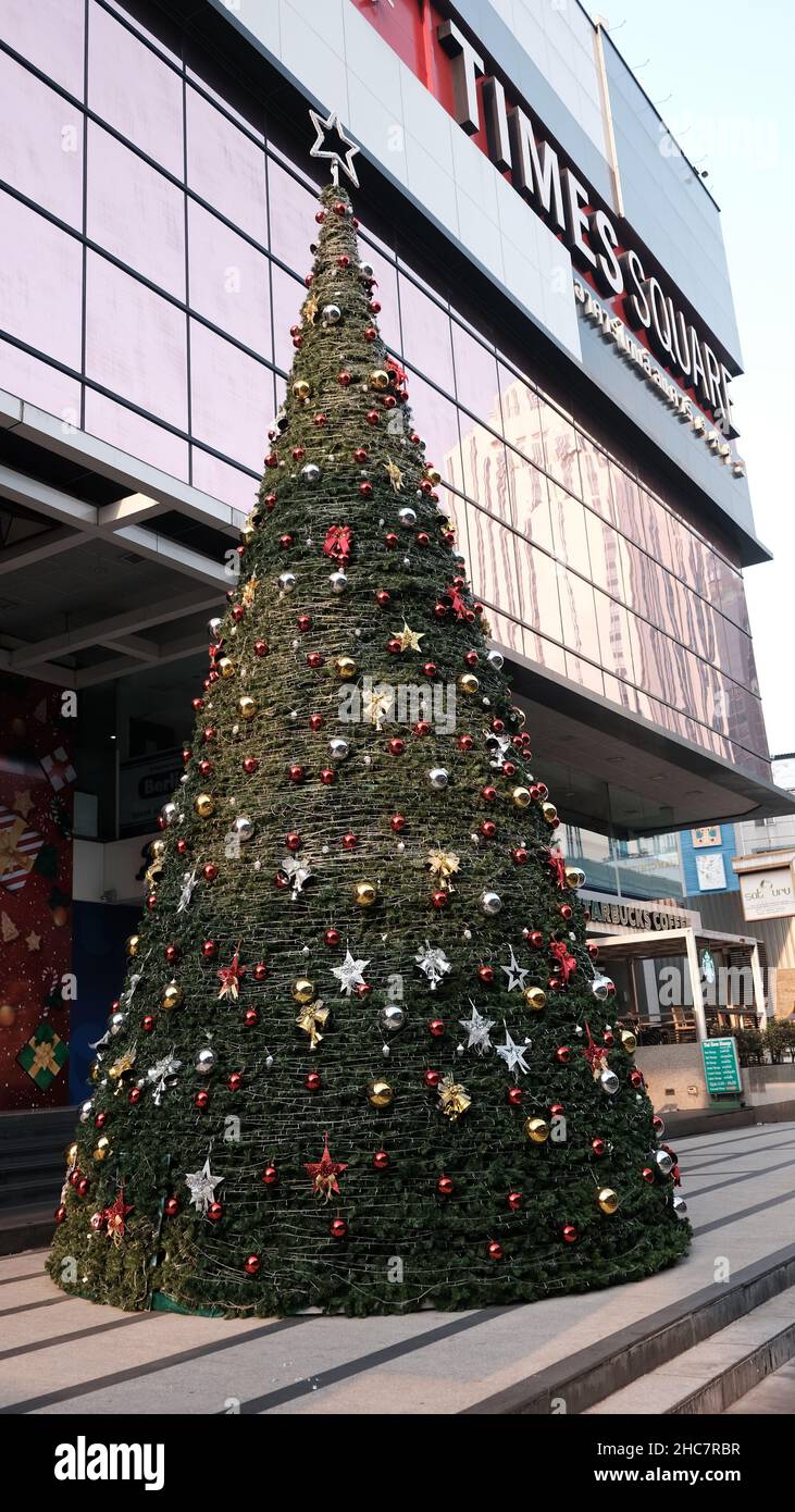 Building of seasons hi-res stock photography and images - Alamy