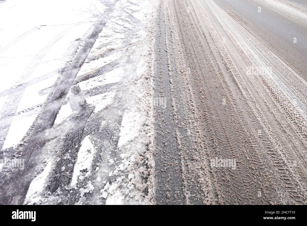 Footprint and tire tracks in the snow Stock Photo - Alamy