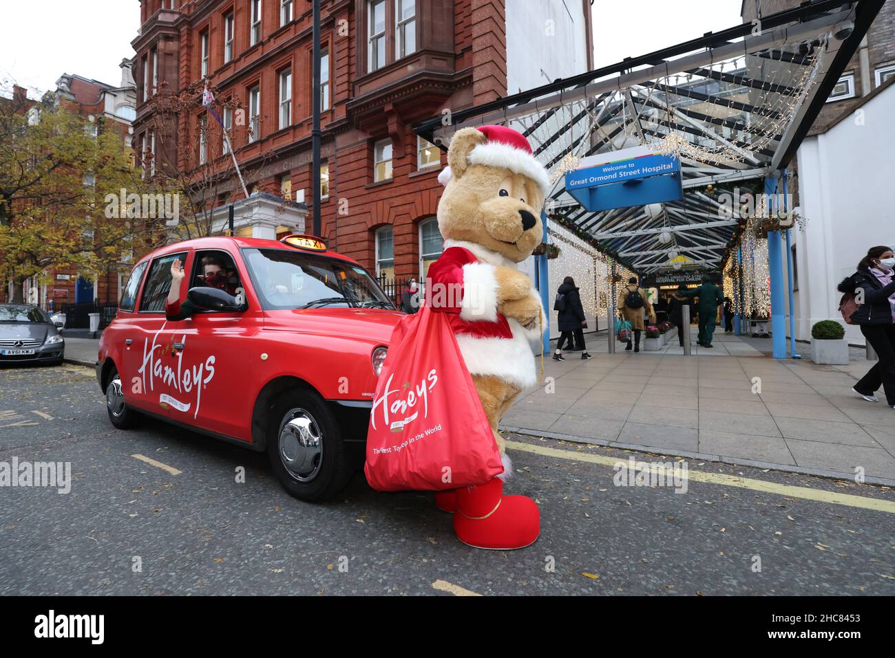 Santa Bear from Hamleys toy shop donates over 800 Christmas gifts to ...