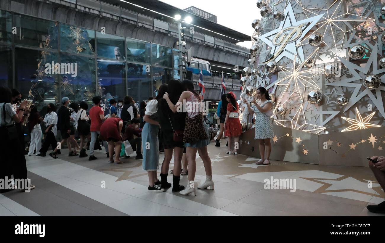 Christmas Decorations Siam Paragon สยามพารากอน Plaza Bangkok Thailand ...