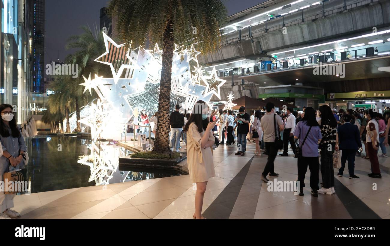 Christmas Decorations Siam Paragon สยามพารากอน Plaza Bangkok Thailand ...