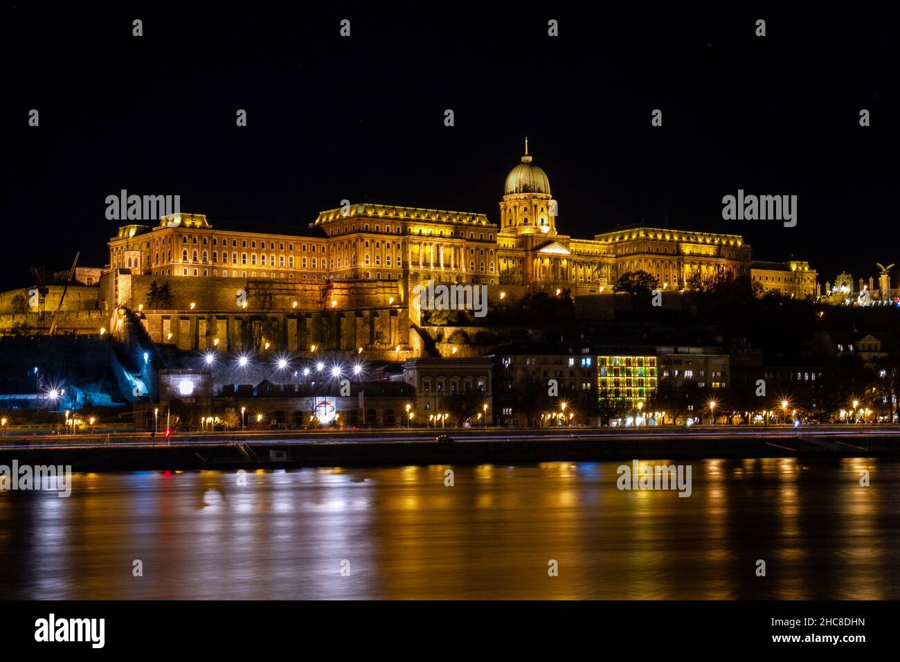 Palace landmarks hi-res stock photography and images - Alamy