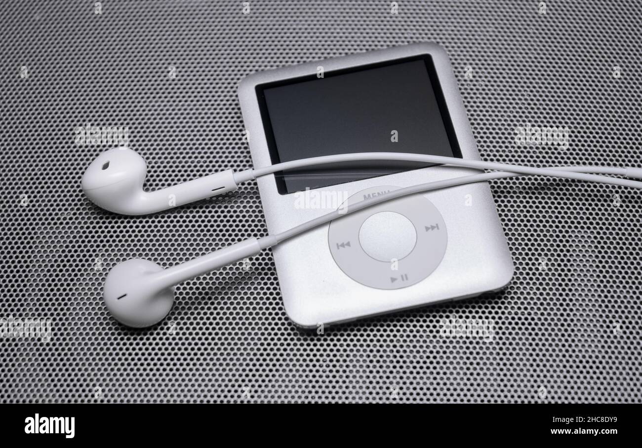 Ipod nano 3rd generation hi-res stock photography and images - Alamy