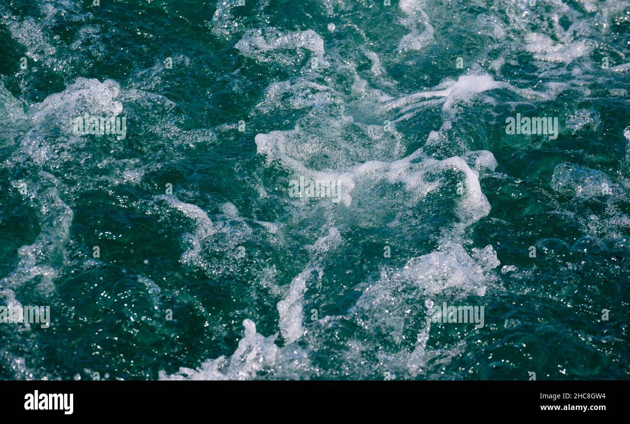 White wave crest hi-res stock photography and images - Alamy