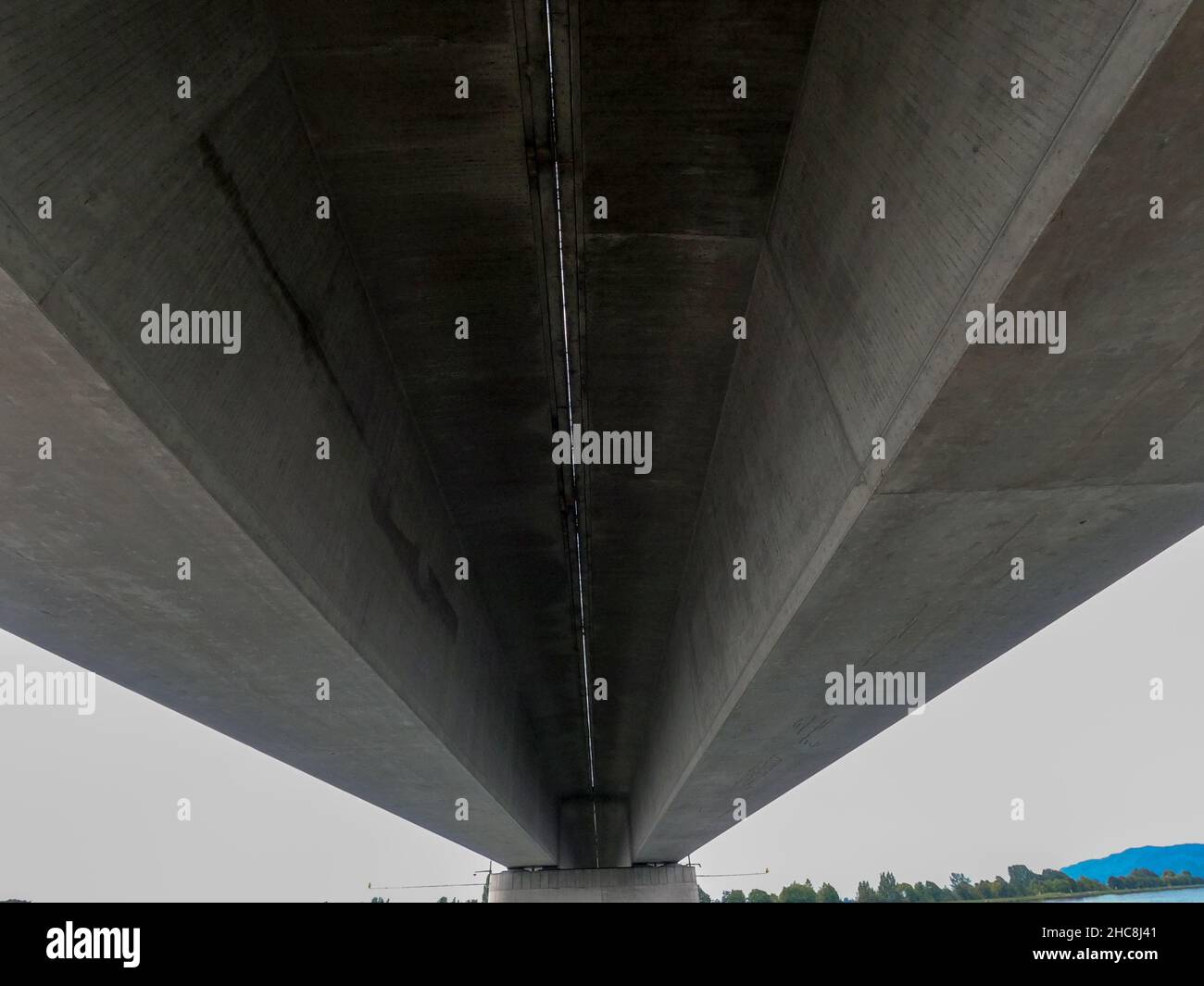 Close-up shot of reinforced concrete motorway bridge Stock Photo - Alamy