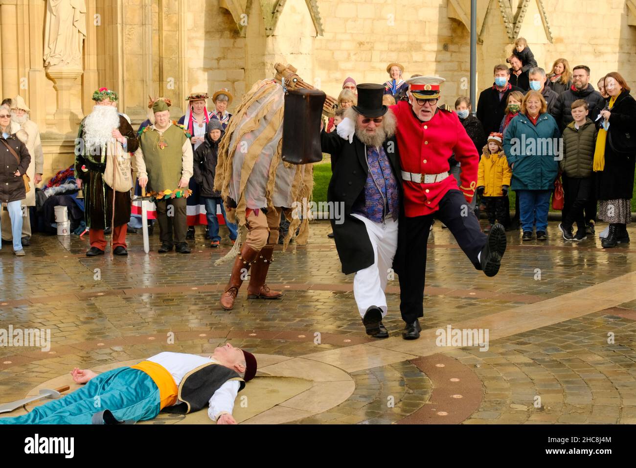 Gloucester, UK. 26th Dec, 2021. Morris Men and Mummers perform in front ...
