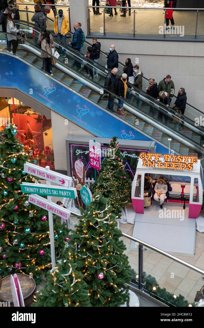 Leeds City centre on the last weeknd before Christmas during the covid ...