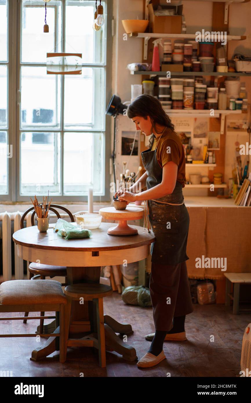 Clay pot maker hi-res stock photography and images - Alamy