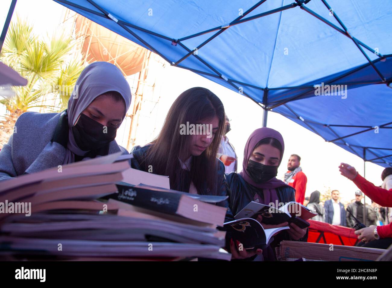 Erbil, Iraq. 25th Dec, 2021. Girls read books during the 4th Erbil ...