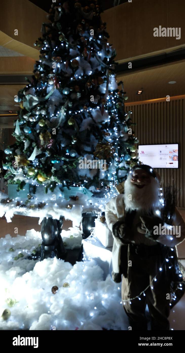 Christmas Decorations Bangkok Marriott Hotel Sukhumvit Interior night ...