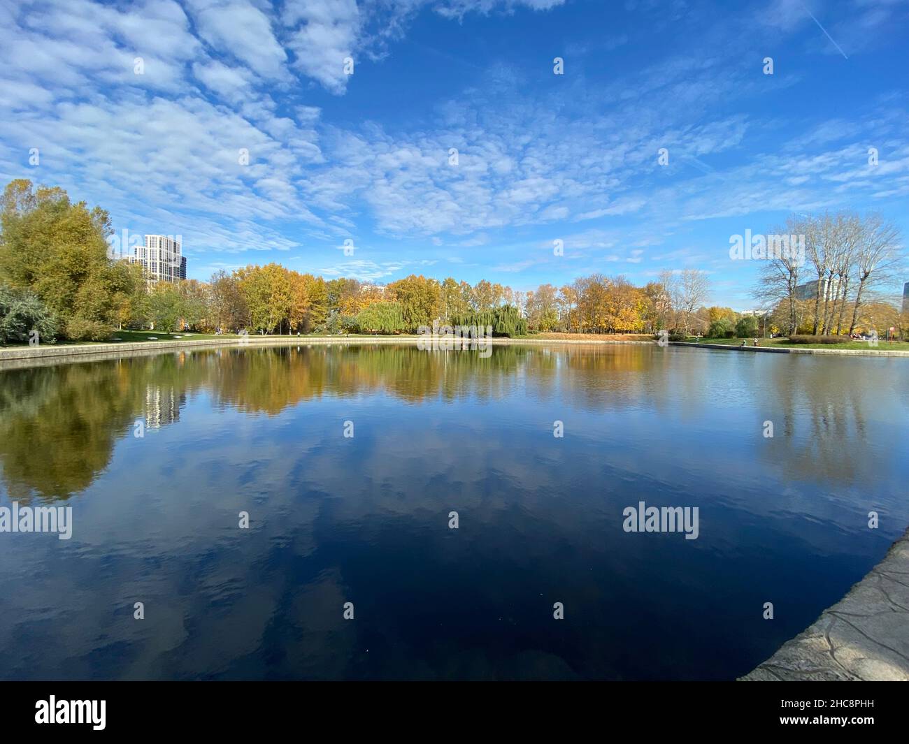 park in autumn at dry sunny fall day Stock Photo - Alamy