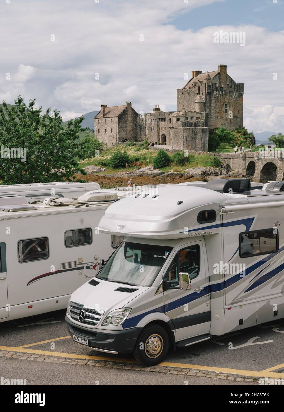 Tourist motorhome RV's camper vans parked at Eilean Donan castle, Loch ...