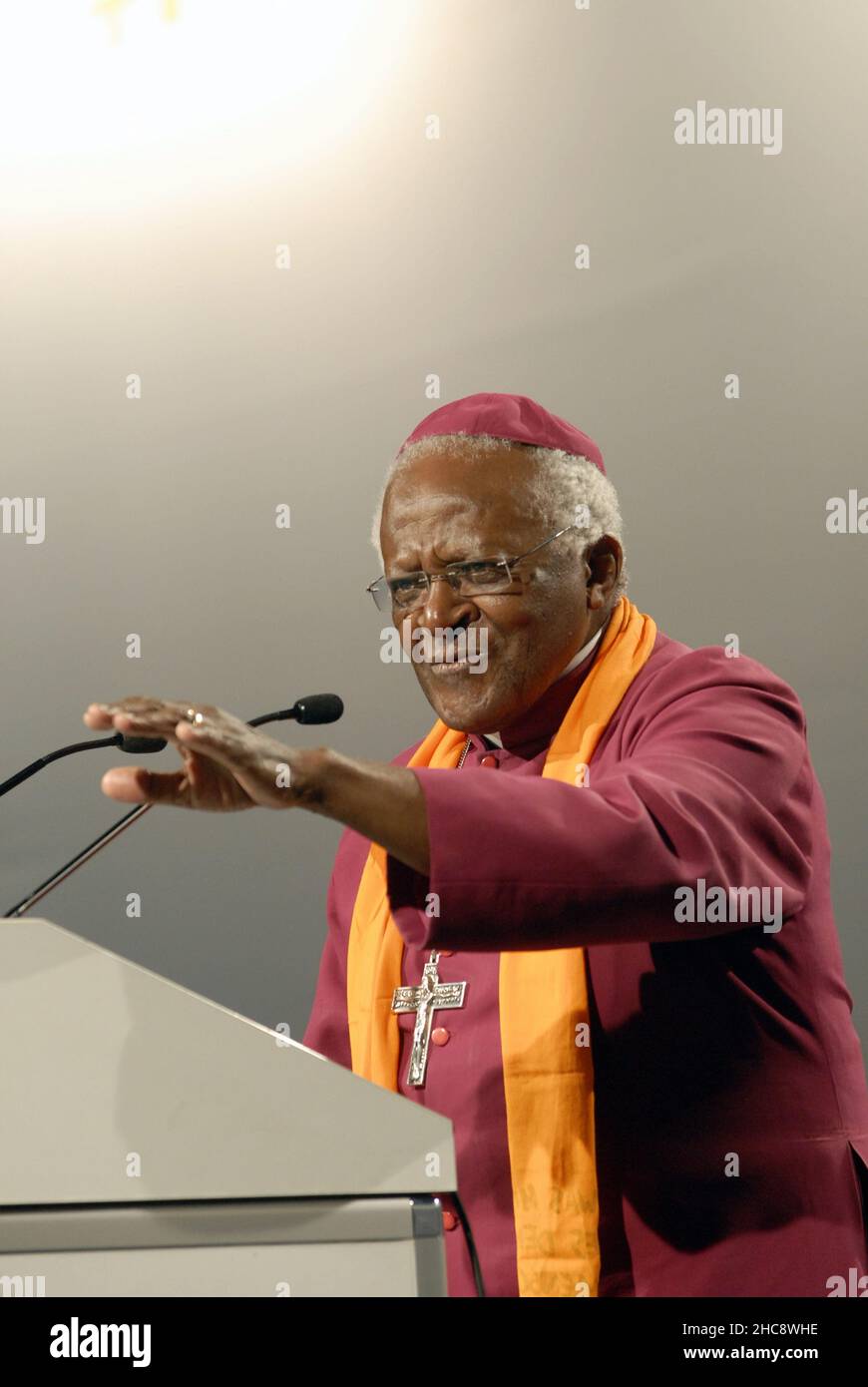 Desmond tutu 1984 hi-res stock photography and images - Alamy
